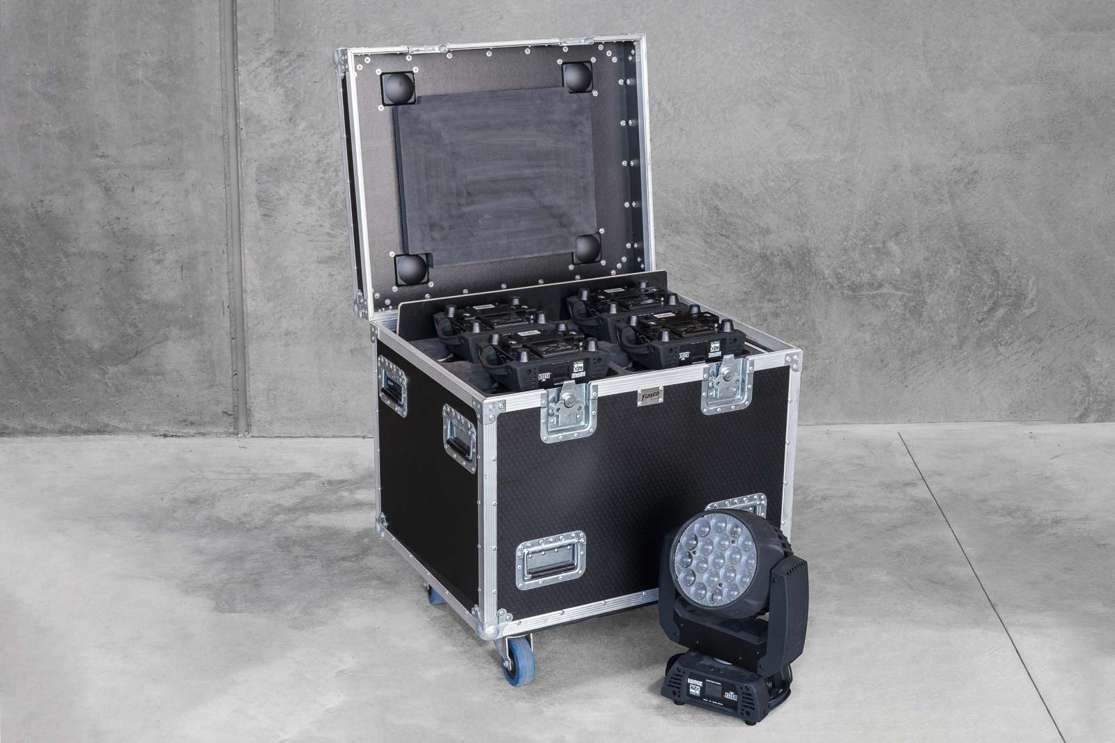 24 x 30 CASE WITH CHAUVET ROGUE R2X WASH INSERT – Fiasco Cases USA