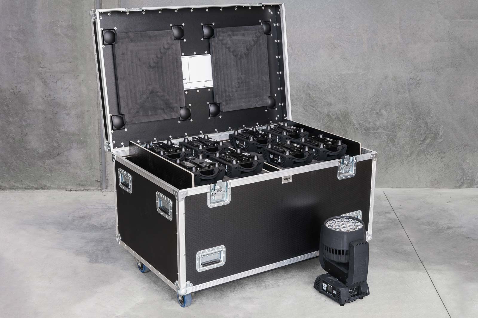 48 x 30 CASE WITH CHAUVET ROGUE R2 WASH INSERT – Fiasco Cases USA